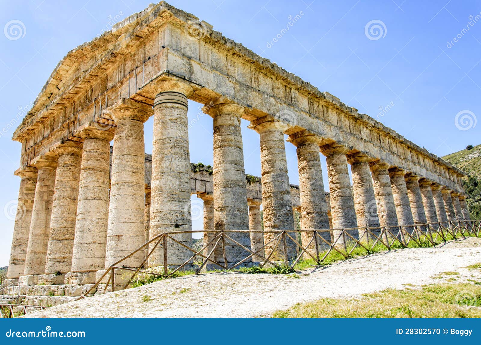 Temple Dorique Dans Segesta, Italie Photo stock - Image du religion ...