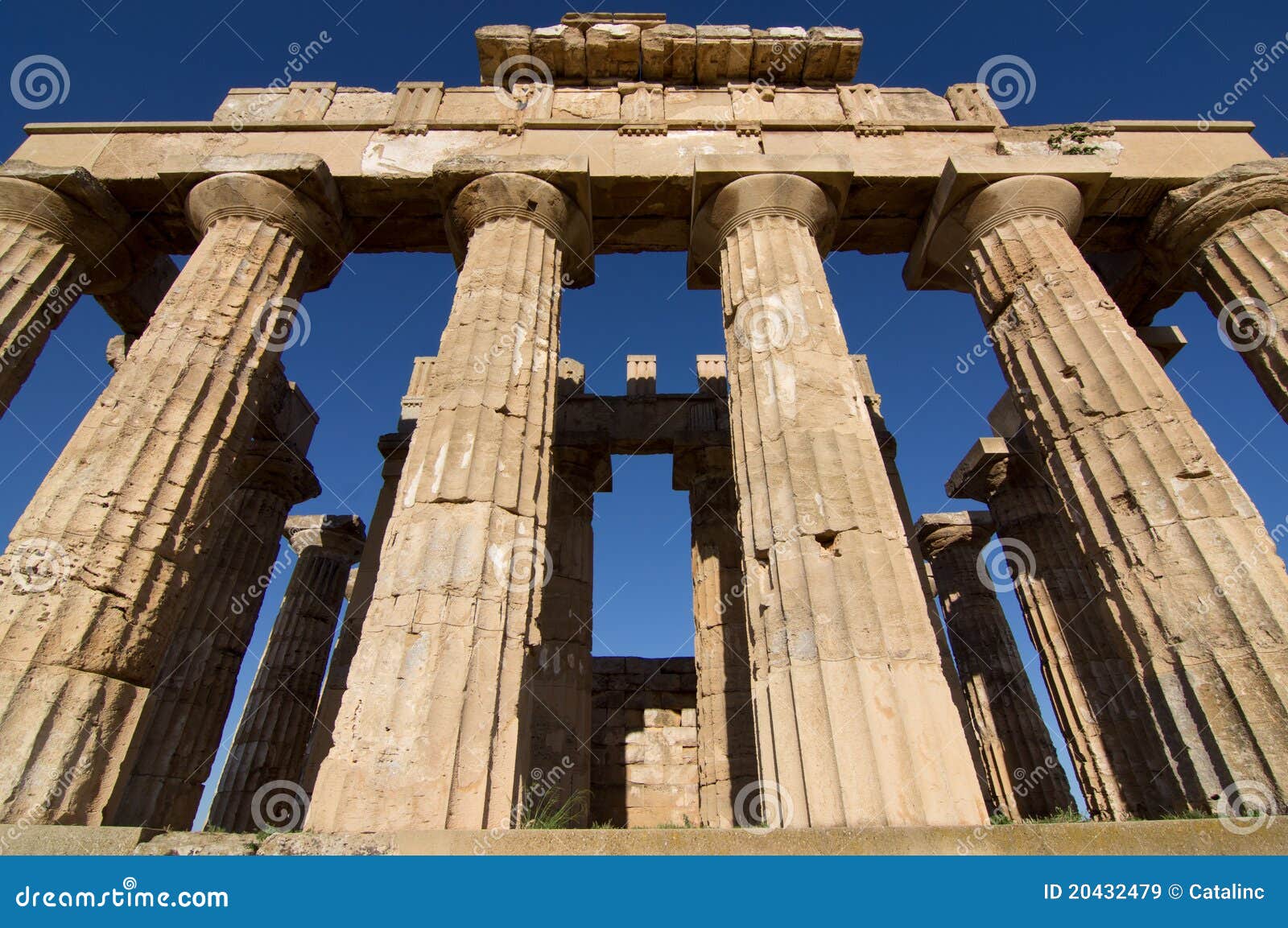 Temple grec image stock. Image du architecture, grec - 20432479