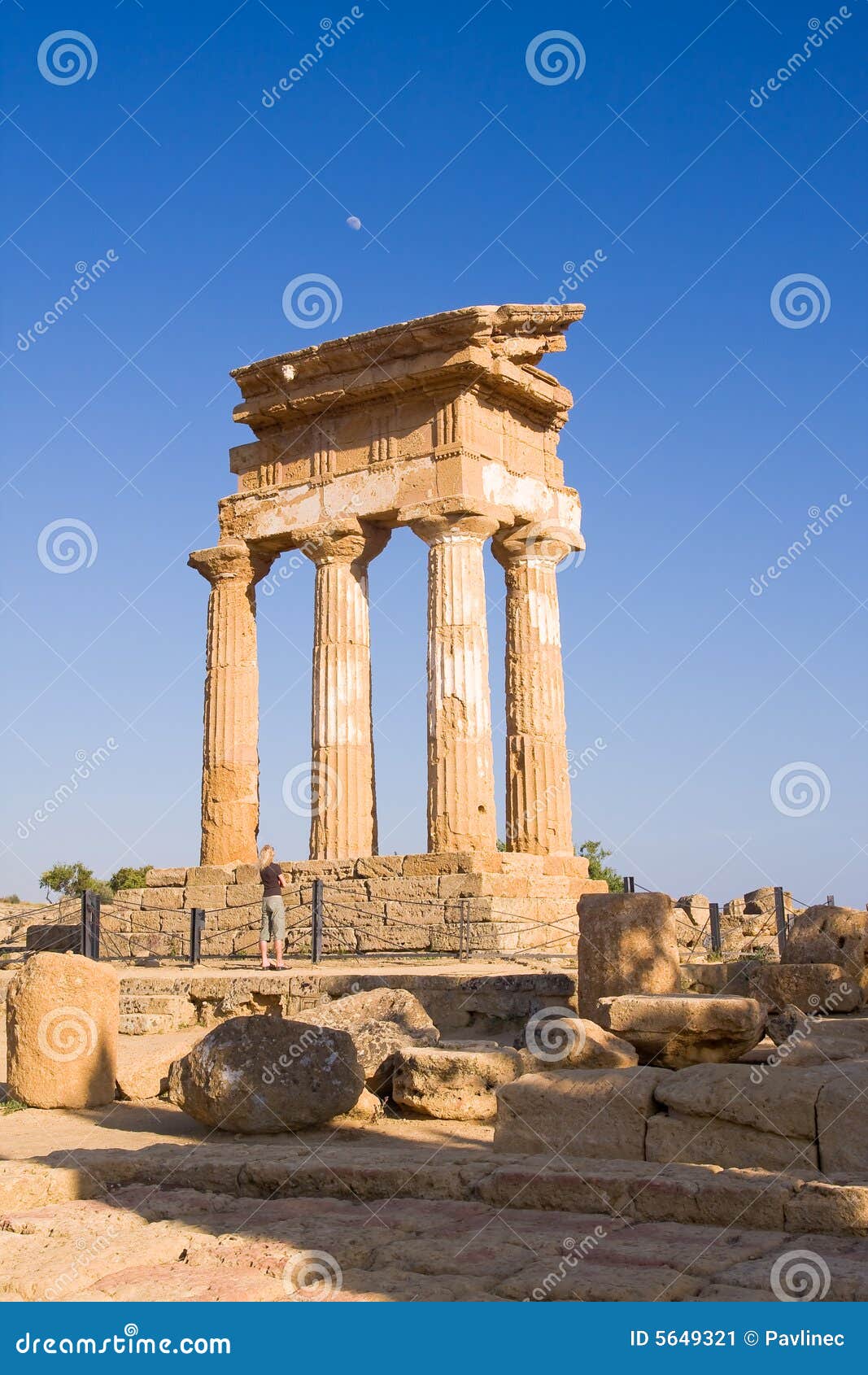 Temple grec image stock. Image of civilisation, antique - 5649321