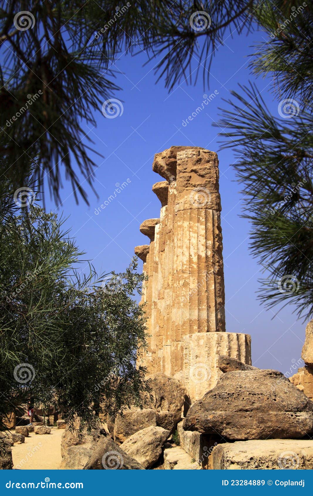 Temple of Hercules columns stock image. Image of agrigento - 23284889