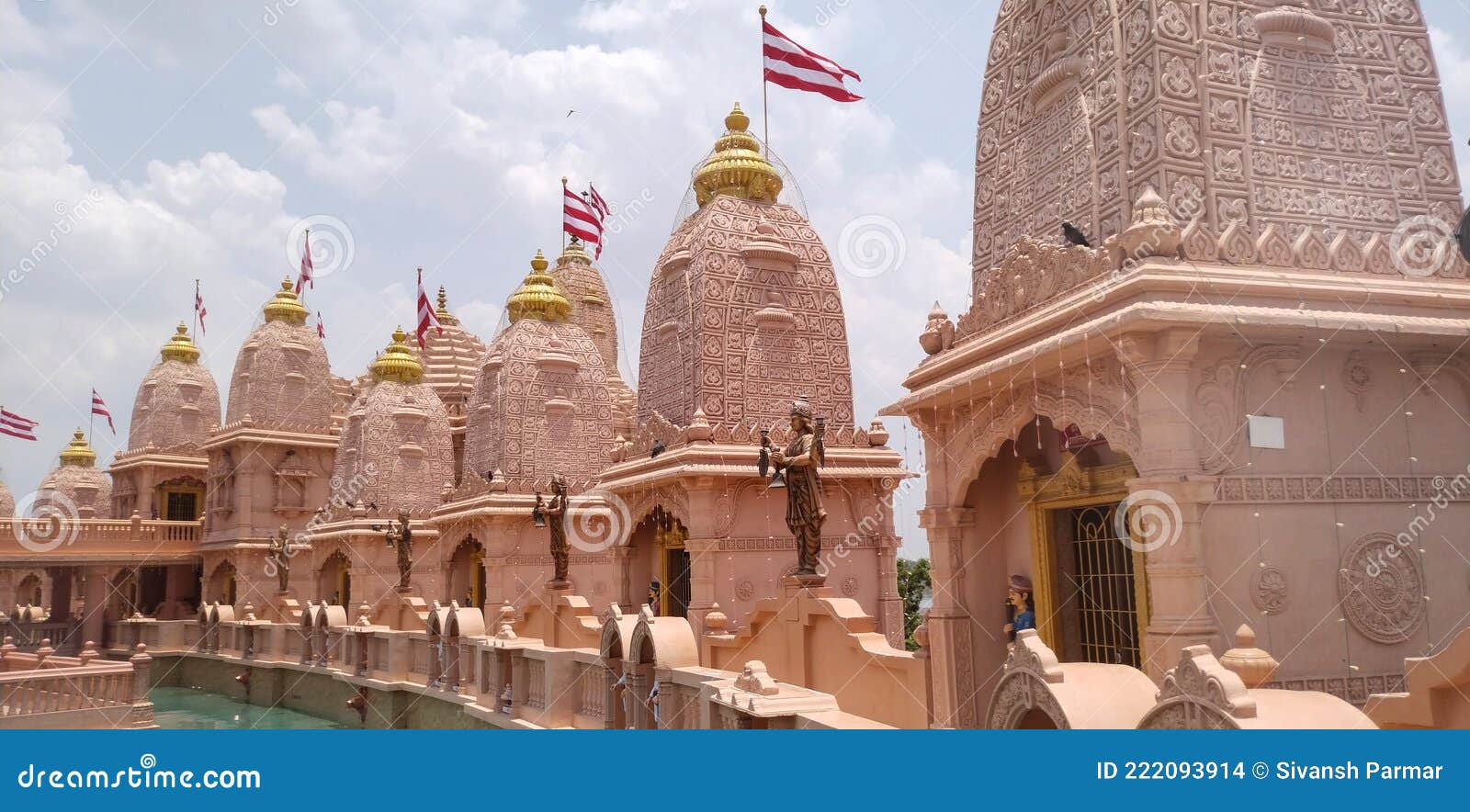Temple Hindu De Nilkanth Dham Poicha Photo stock - Image du palais ...