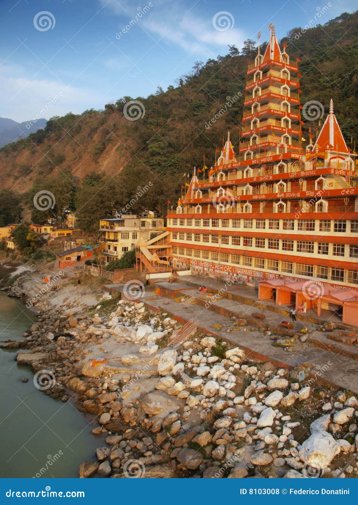 Temple indou photo stock. Image du nature, indien, ganges - 8103008