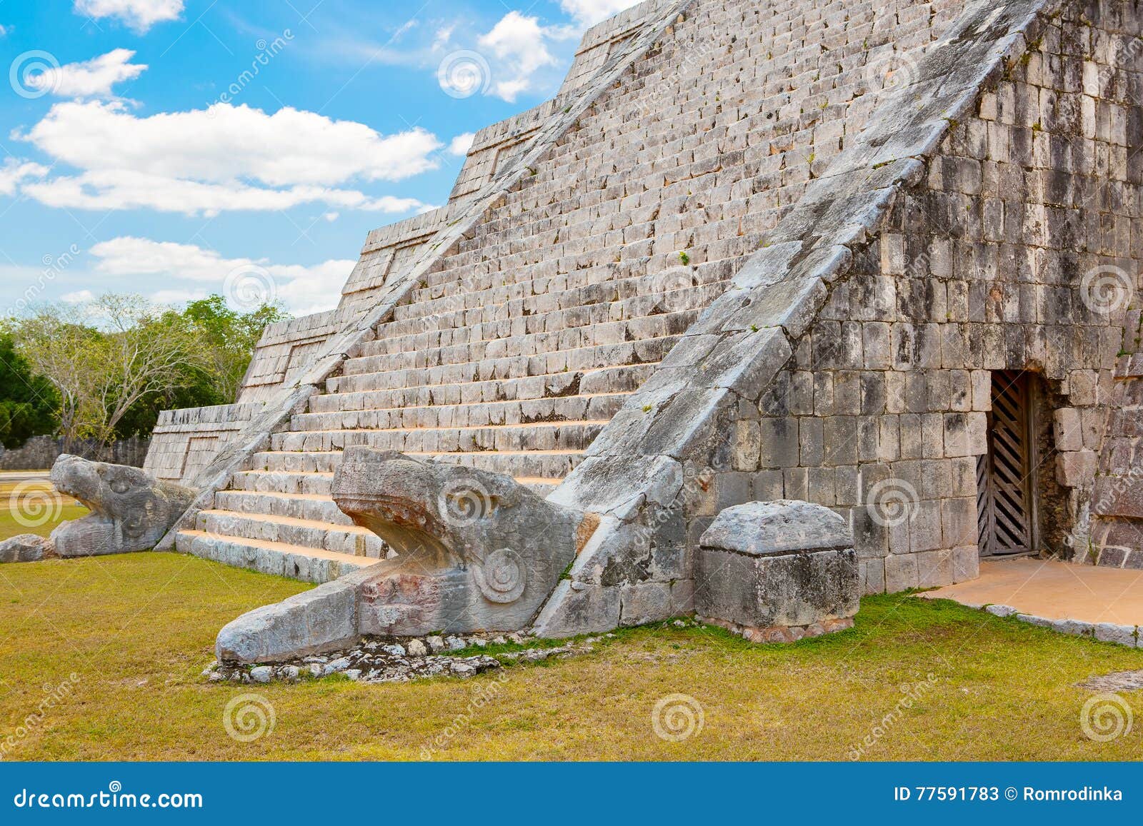 Temple of Kukulkan in Chichen Itza, Yucatan, Mexico Stock Image - Image ...