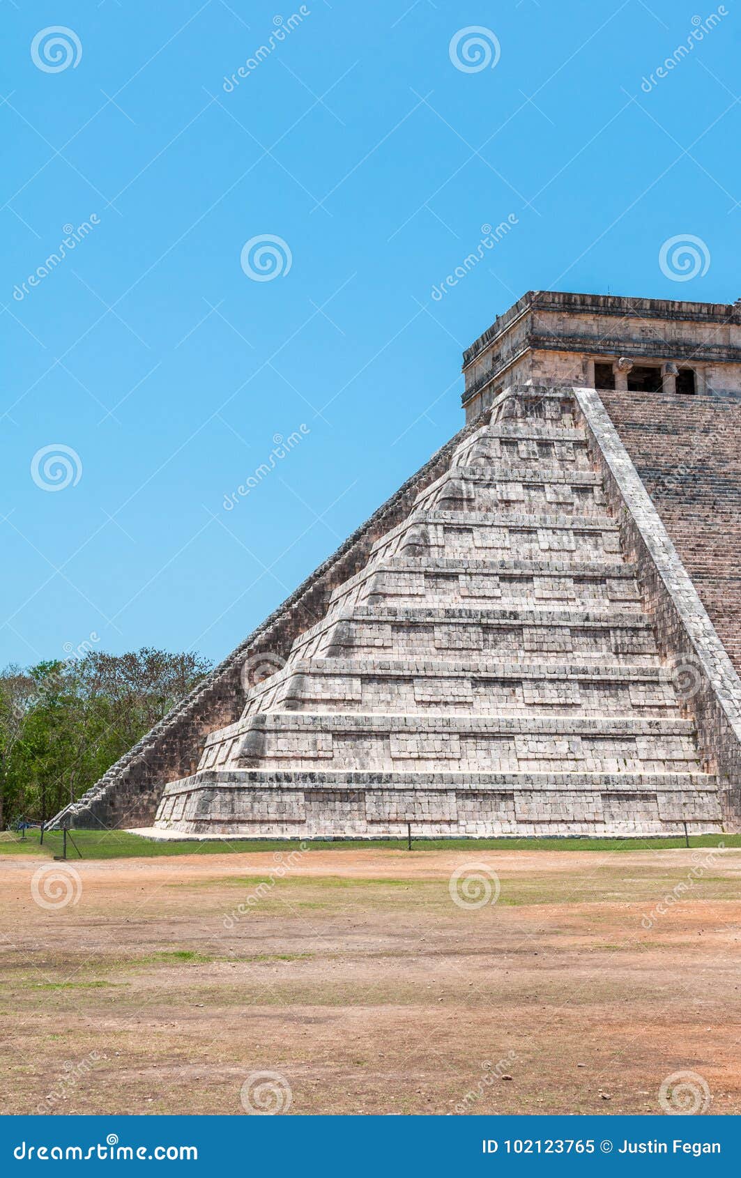 Temple of Kukulkan at Chichen Itza, Yucatan, Mexico Stock Image - Image ...