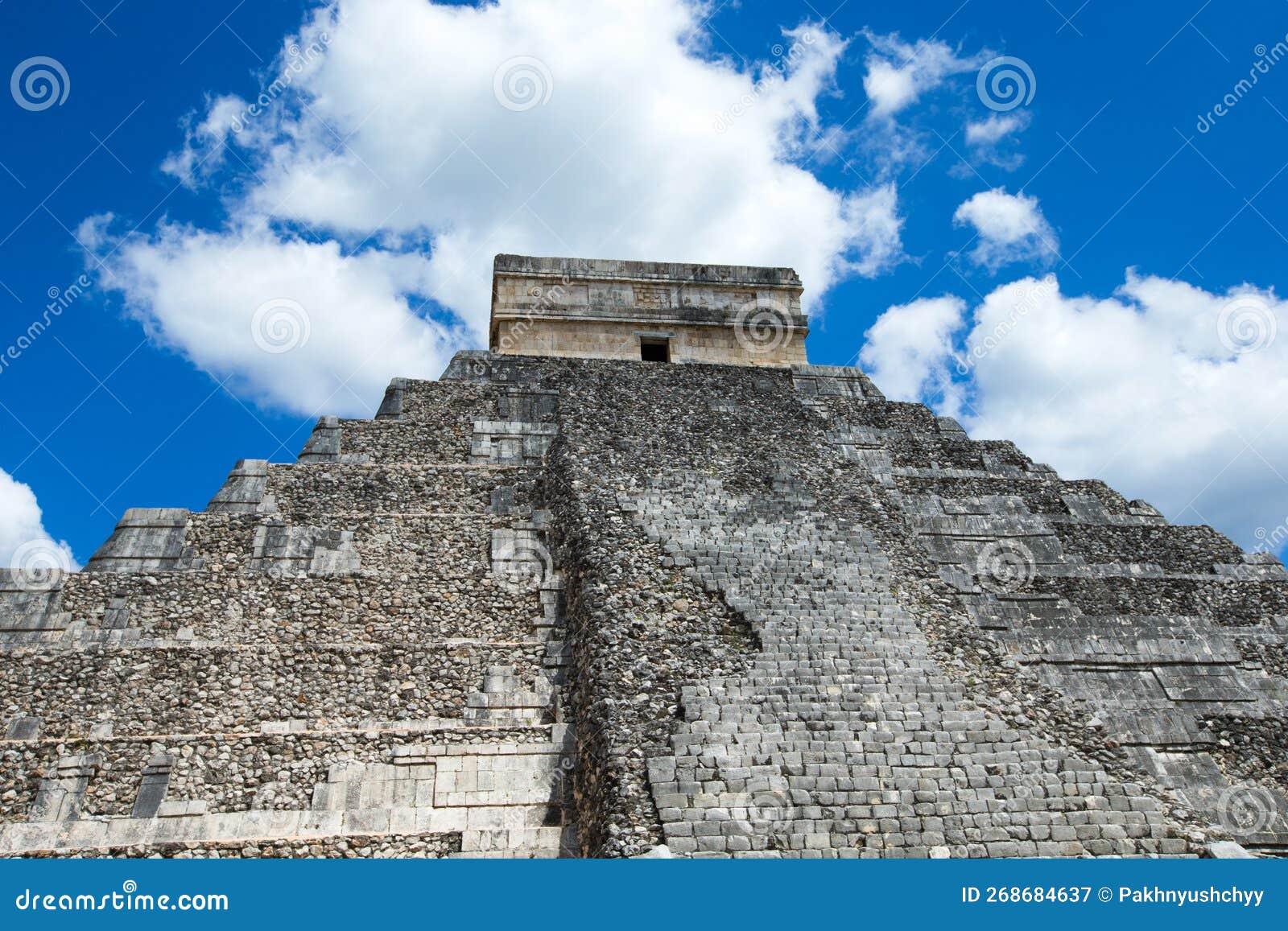 Temple of Kukulkan, Pyramid in Chichen Itza Stock Image - Image of ...