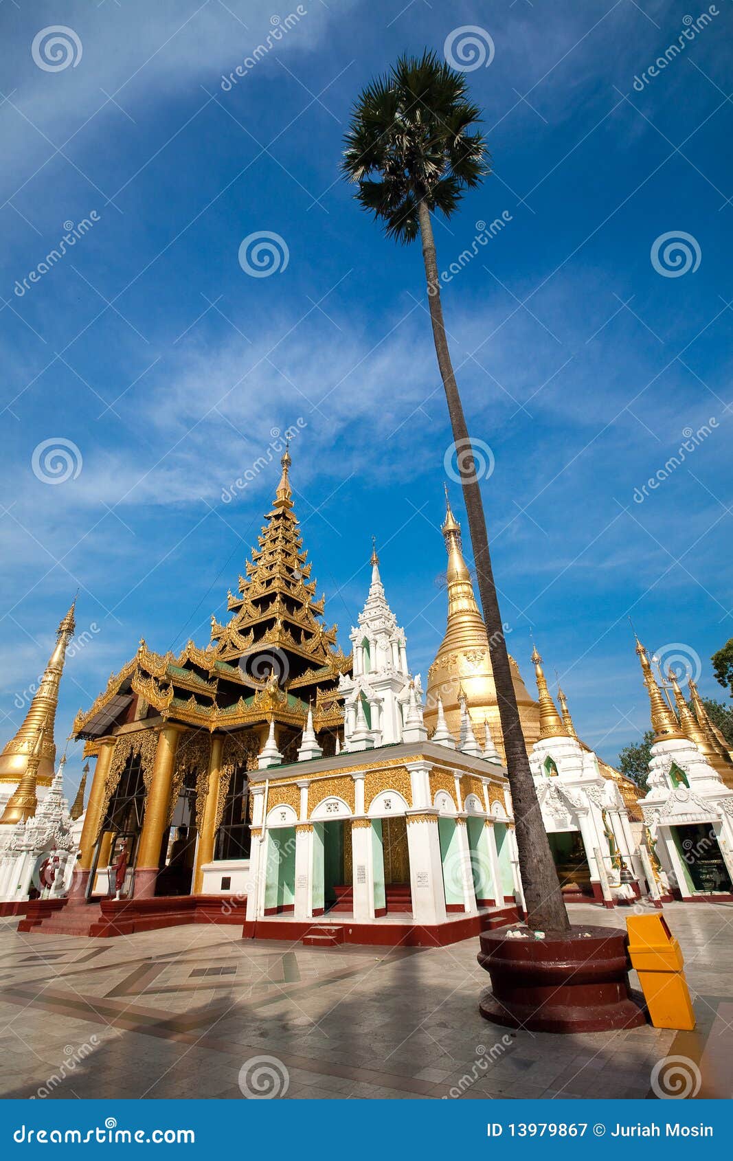 Temple Pavilion Encircling the Main Pagoda Stock Image - Image of ...
