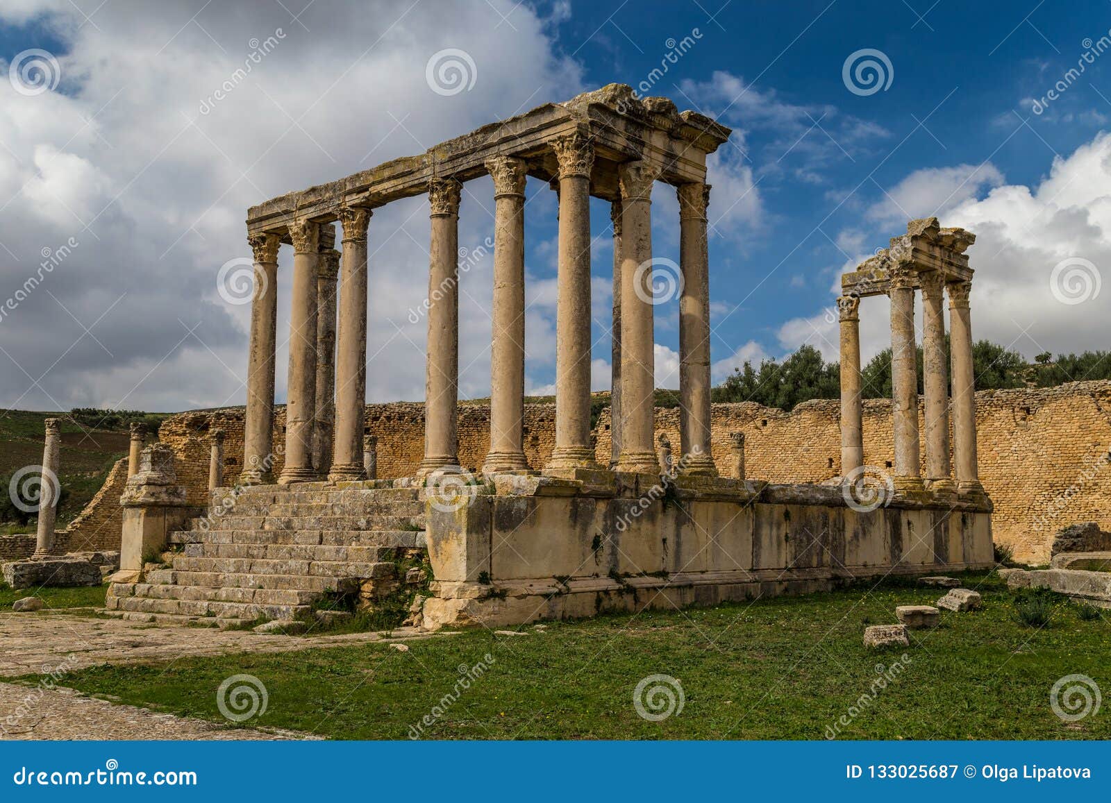Temple romain image stock. Image du vieux, architectural - 133025687