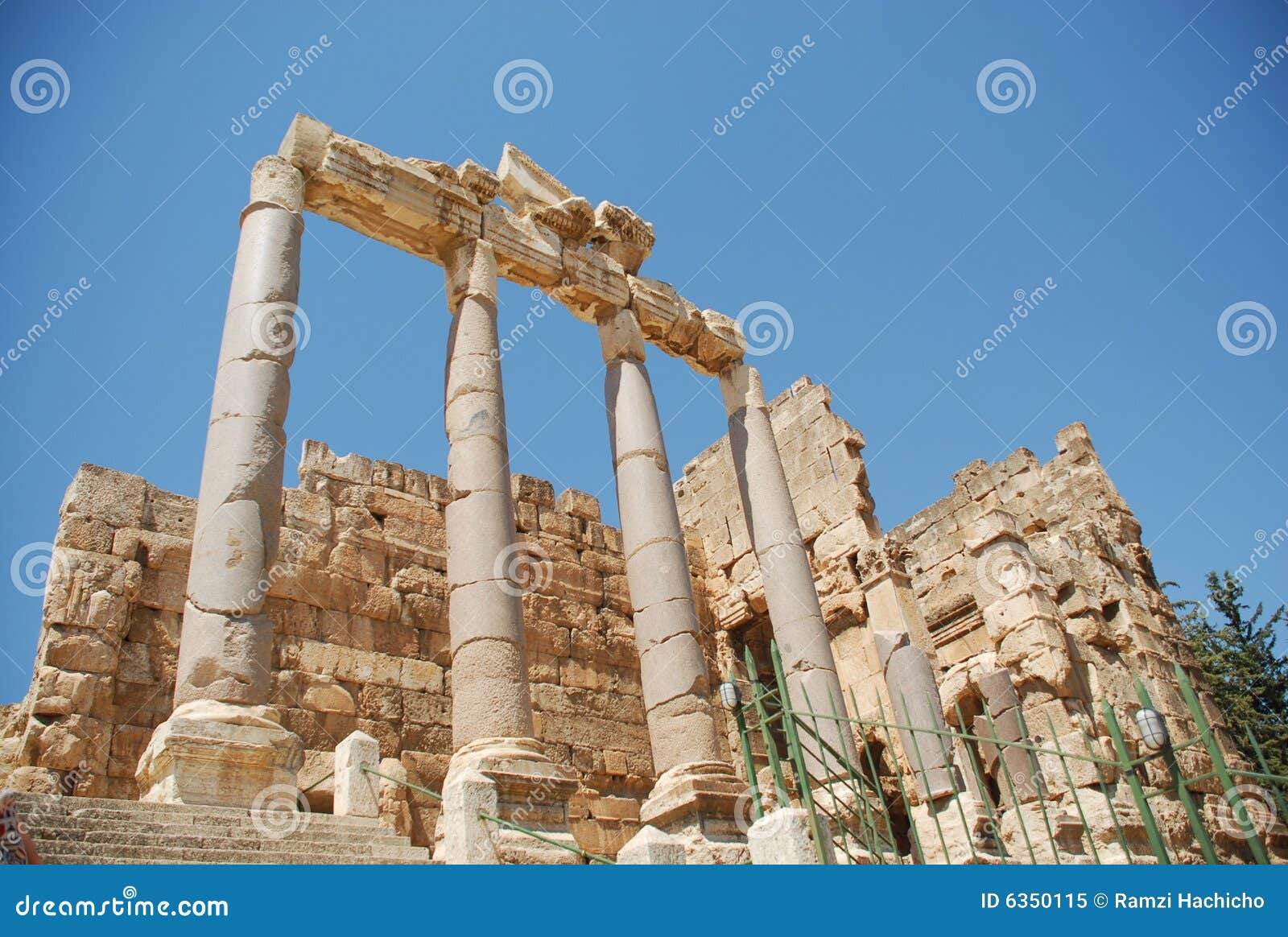 Temple Romain De Bacchus De Ruines Image stock - Image du construction ...