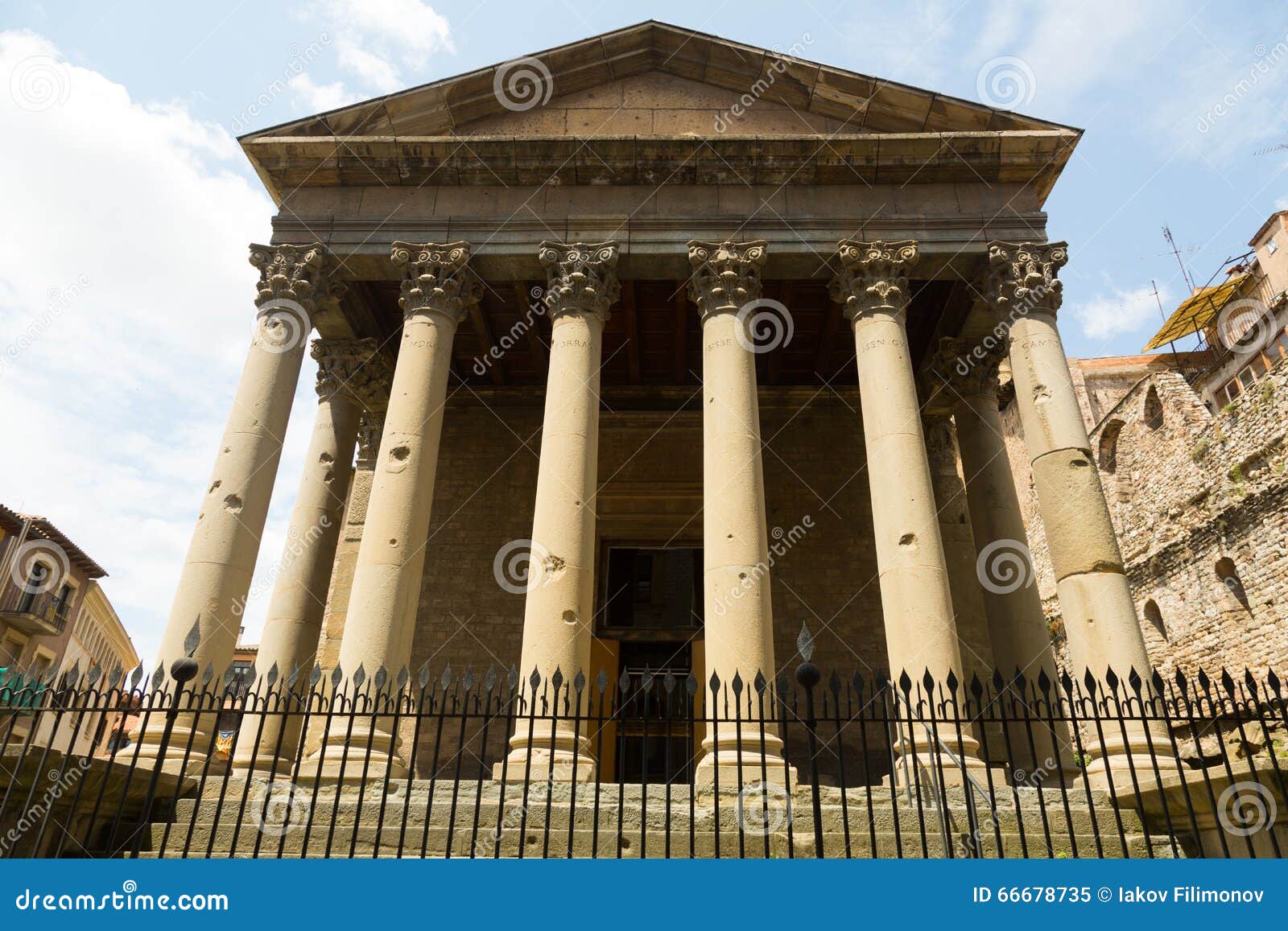 Temple romain de Vic image stock. Image of europe, européen - 66678735
