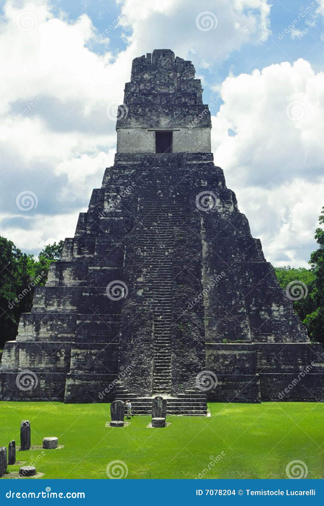 Temple of tikal stock photo. Image of stone, religion - 7078204