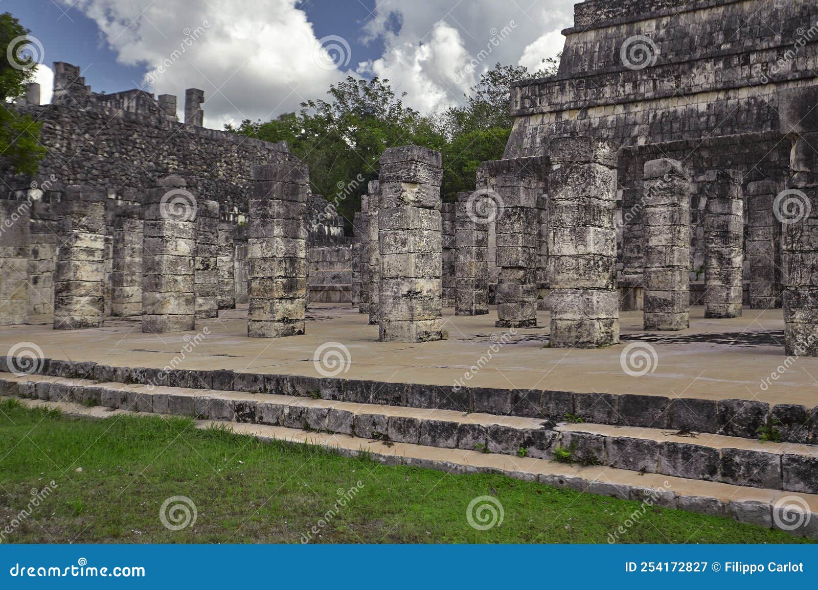 Temple of the Warriors in Chichen Itza Stock Image - Image of pyramid ...