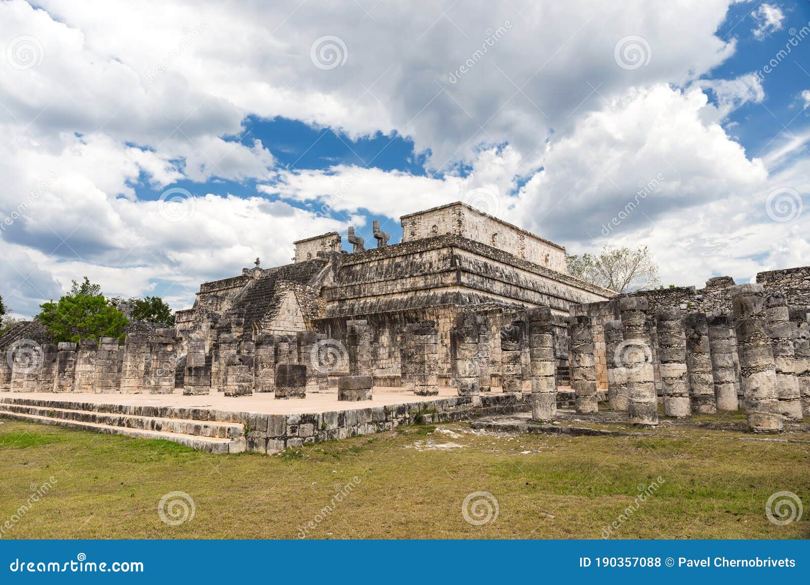 Temple of Warriors in Chichen Itza Stock Photo - Image of hispanic ...
