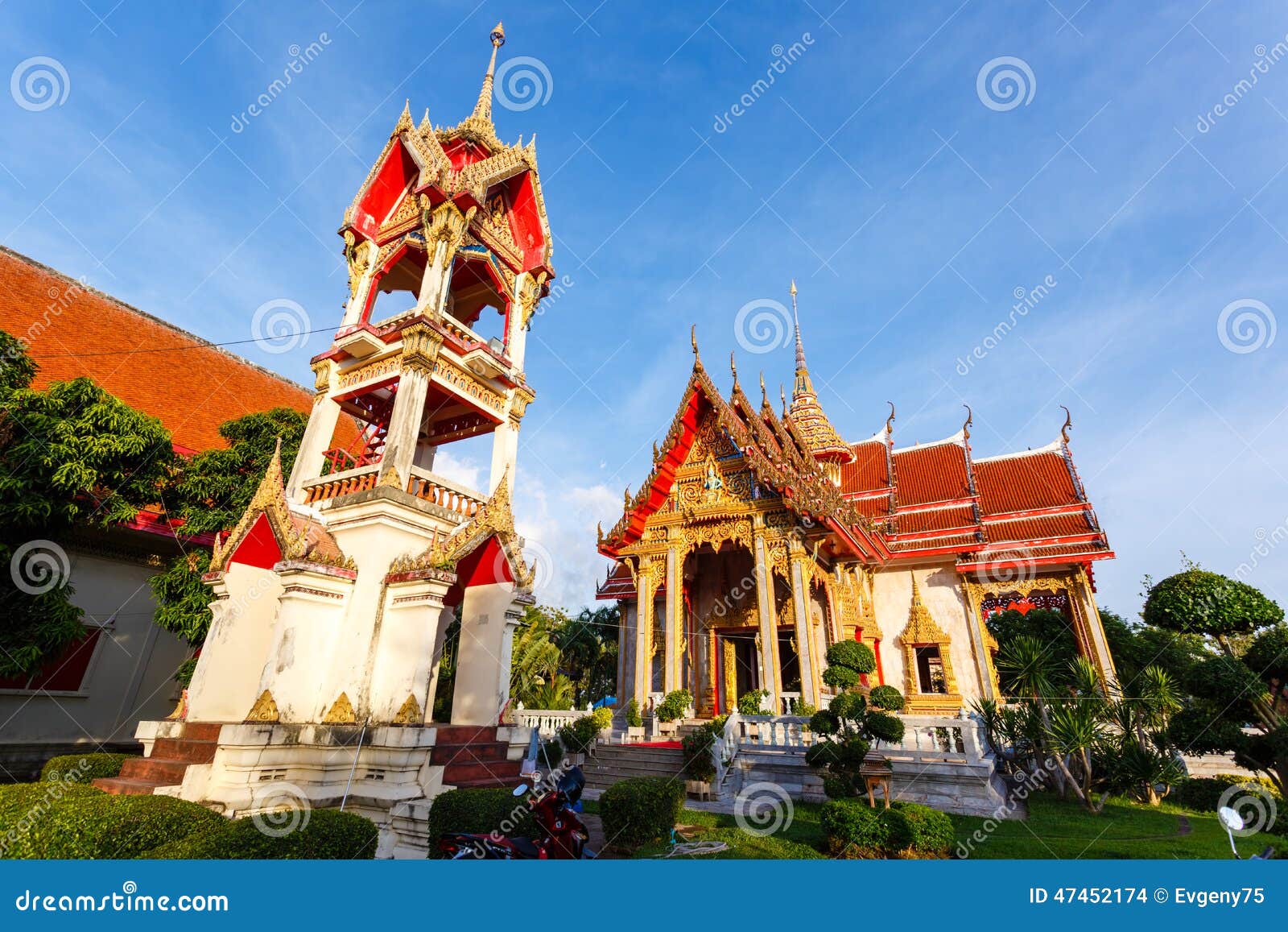 The temple Wat Chalong editorial stock image. Image of praying - 47452174