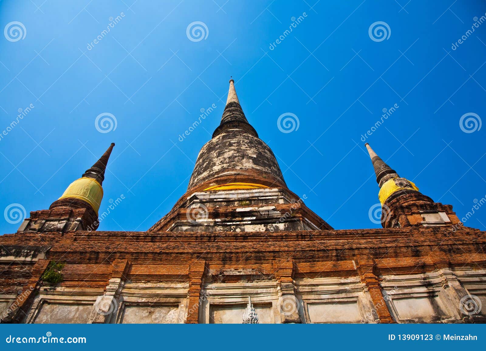 Temple of Wat Mongkol stock image. Image of ayutthaya - 13909123