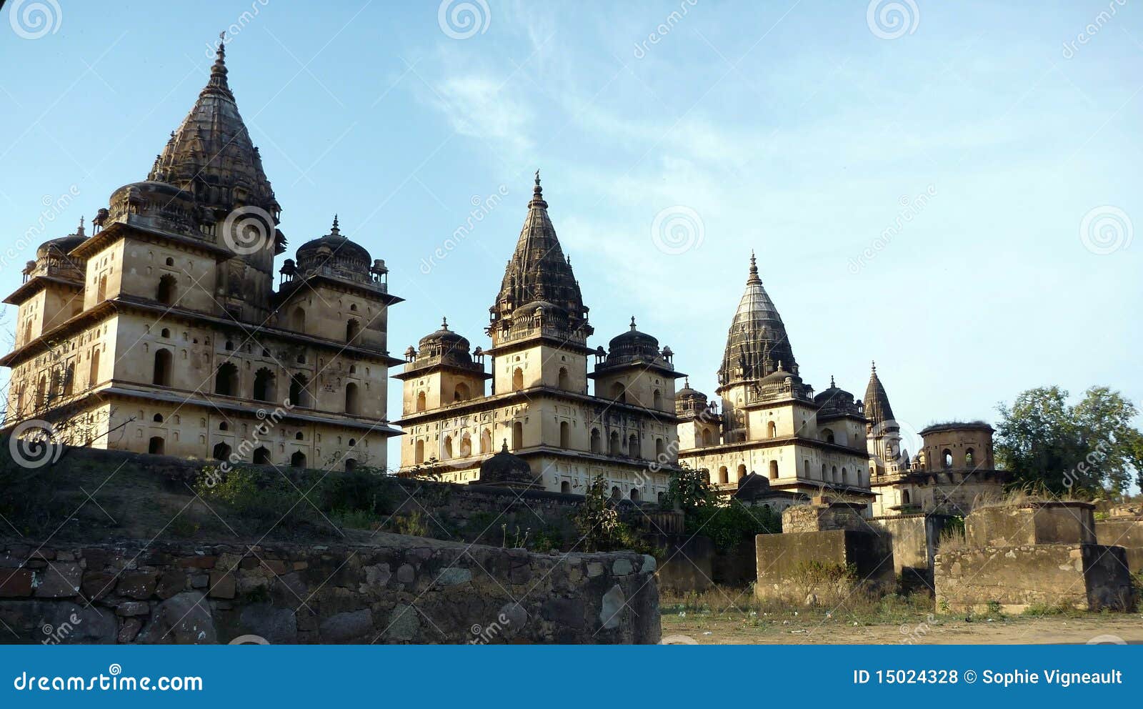 Temples D'Orchha Chhatris, Inde Photo stock - Image of touristique ...
