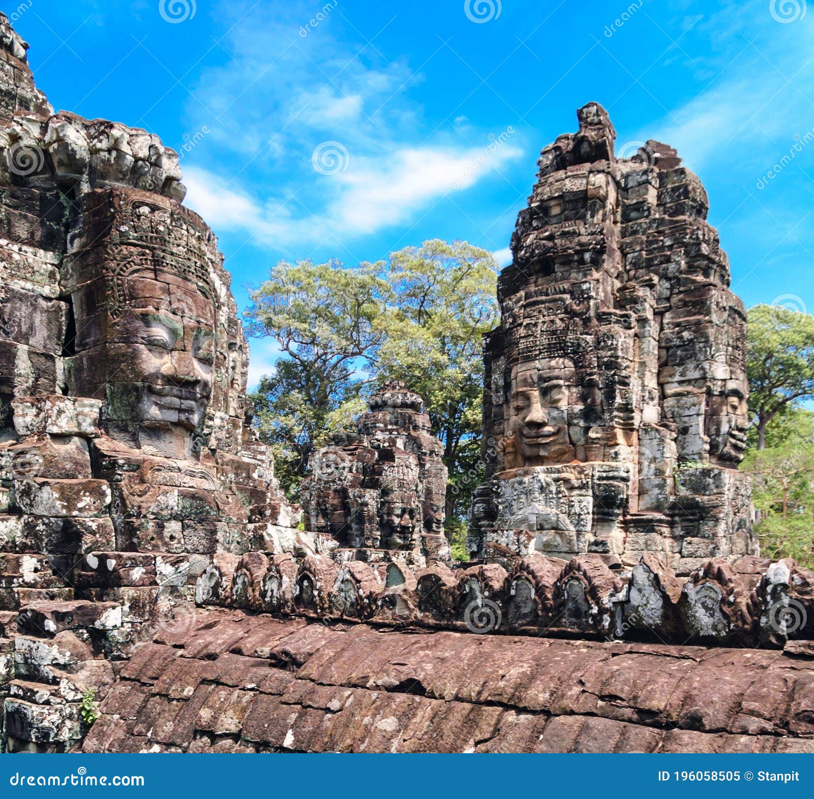 Templo Bayon En Angkor Wat Siem Reap. Imagen de archivo - Imagen de ...