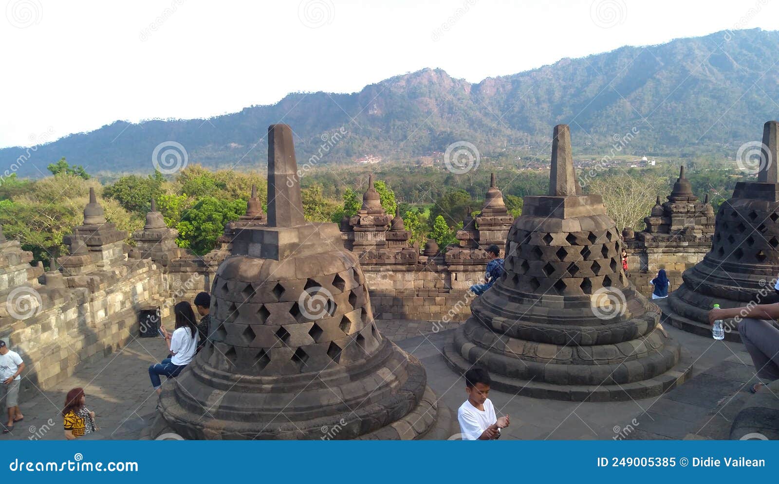 Templo Borobudur En Java Central Imagen editorial - Imagen de central ...