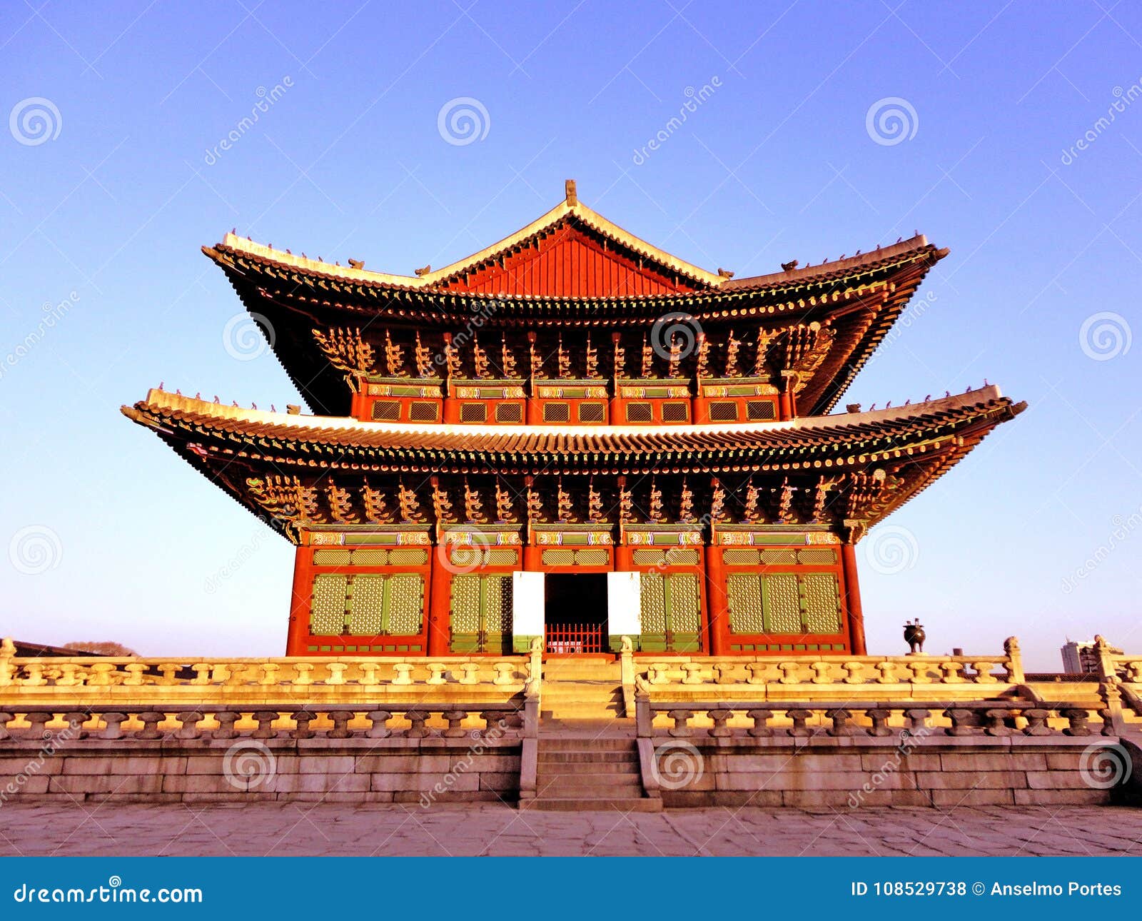 Templo Coreano En Fondo Azul Foto de archivo - Imagen de enero, corea ...