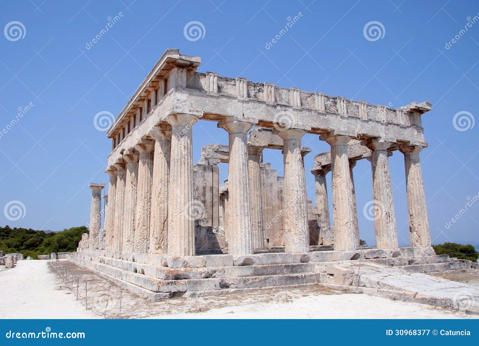 Templo de Aphaia en Aegina imagen de archivo. Imagen de recorrido ...