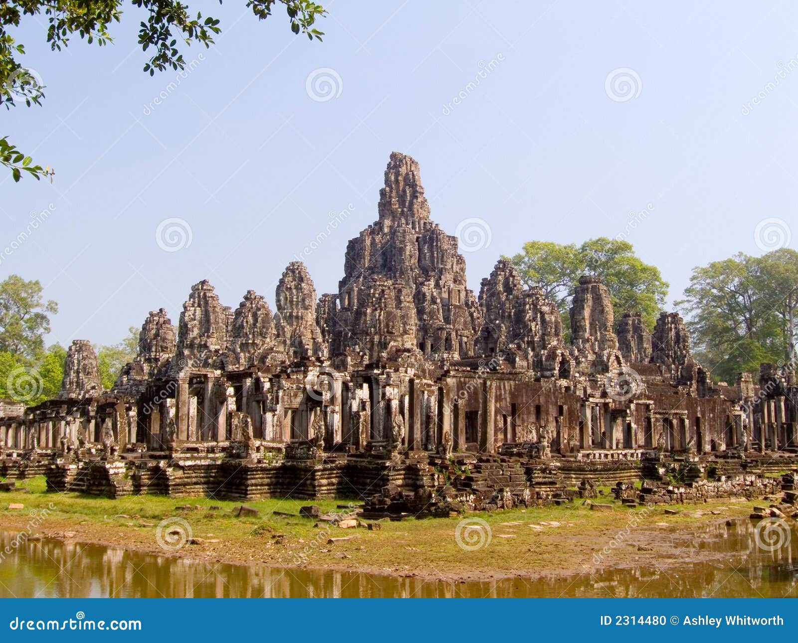 Templo de Bayon foto de archivo. Imagen de recorrido, asia - 2314480