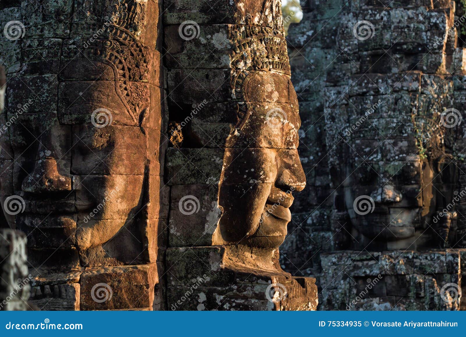 Templo De Bayon Em Angkor Thom Imagem de Stock - Imagem de arqueologia ...