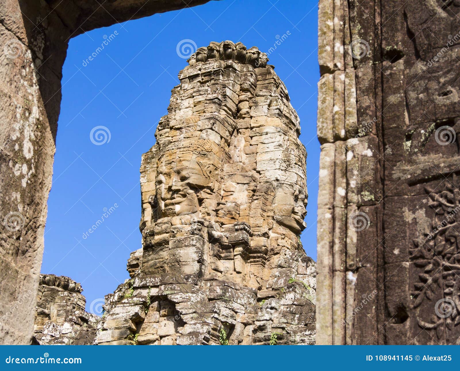Templo De Bayon En Los Templos De Angkor Imagen de archivo - Imagen de ...