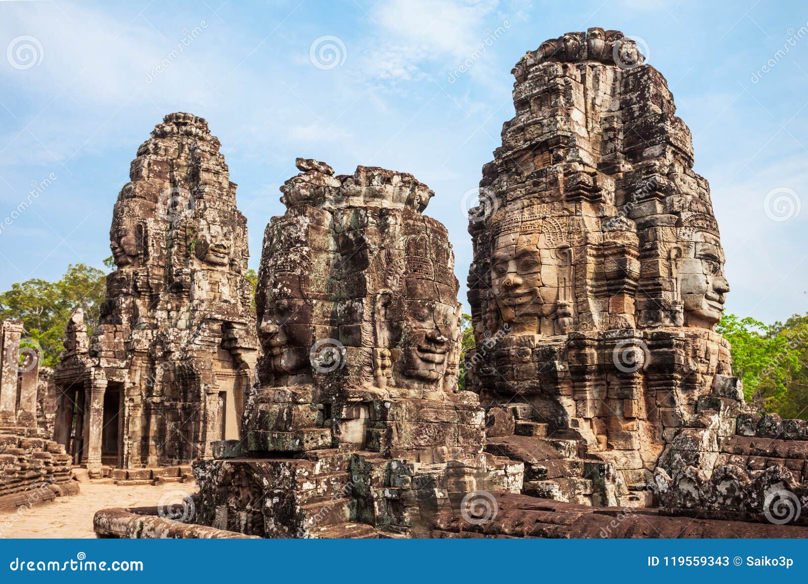 Templo De Bayon En Siem Reap Imagen de archivo - Imagen de turismo ...