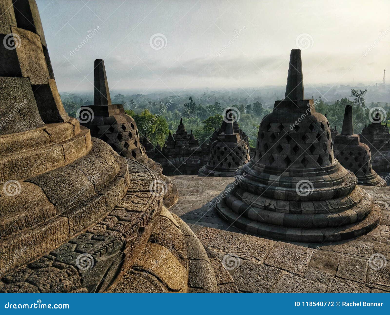 Templo de Borobudur foto de archivo. Imagen de asia - 118540772