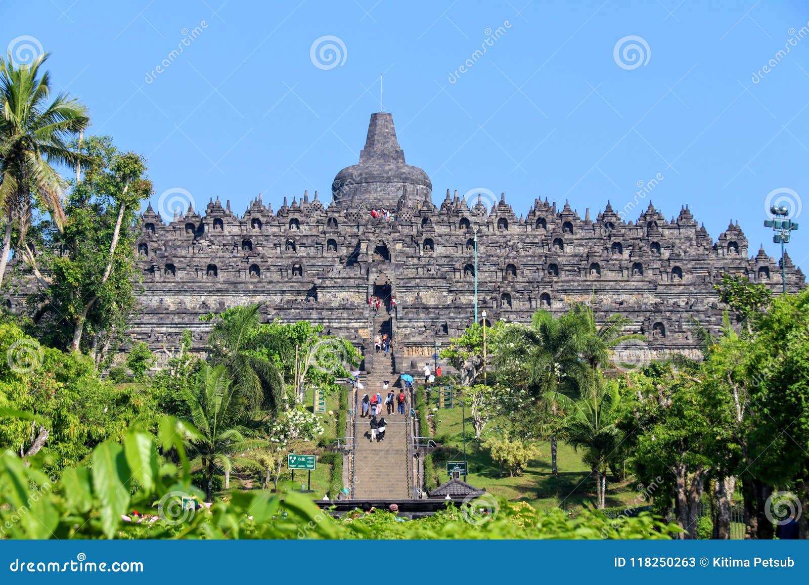 Templo De Borobudur En Yogyakarta, Java, Indonesia Foto de archivo ...