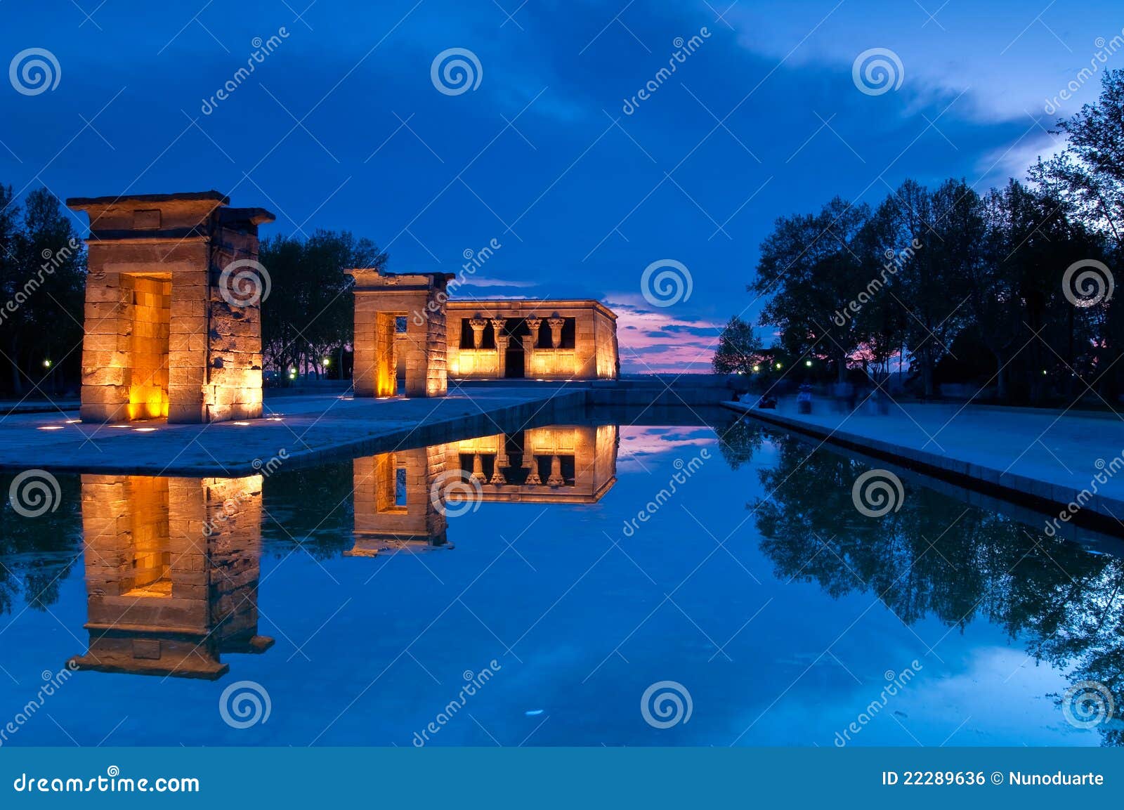 Templo de Debod foto de archivo. Imagen de amanecer, historia - 22289636