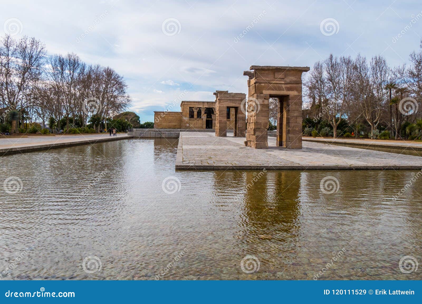 Templo De Debod No Parque Ocidental No Madri - Templo De Debod Imagem ...