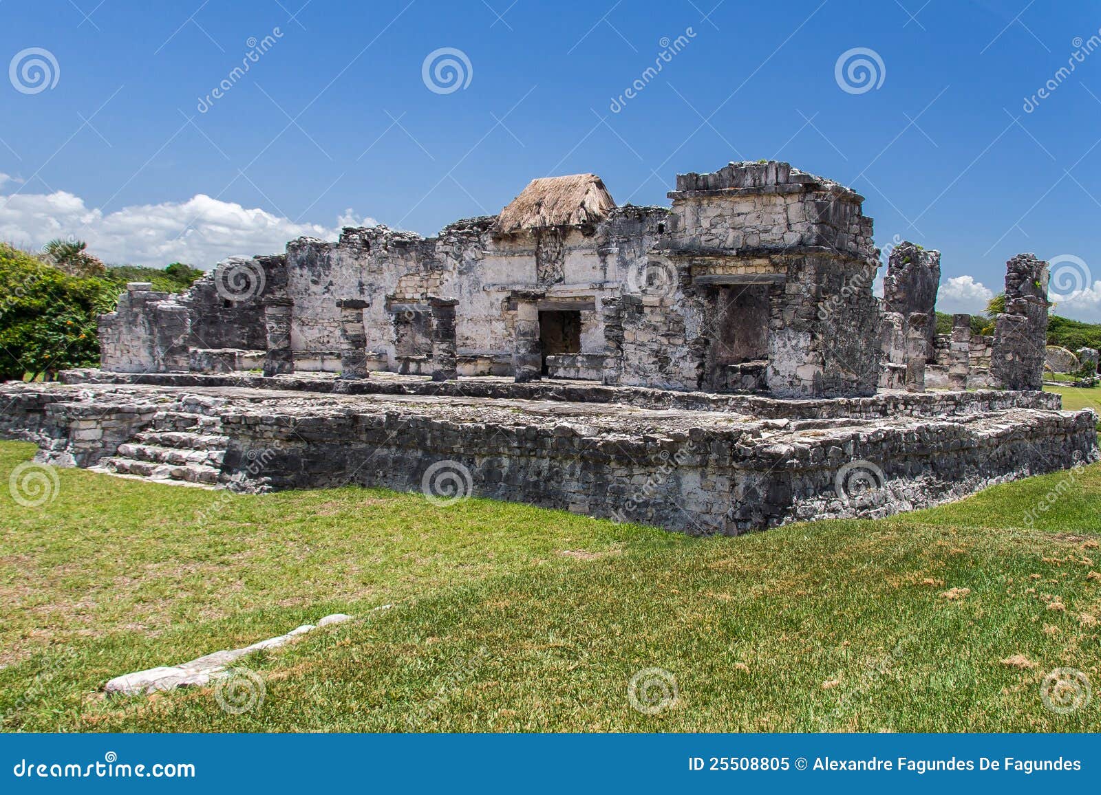 Templo De Dios Descendente Tulum México Imagen de archivo - Imagen de ...