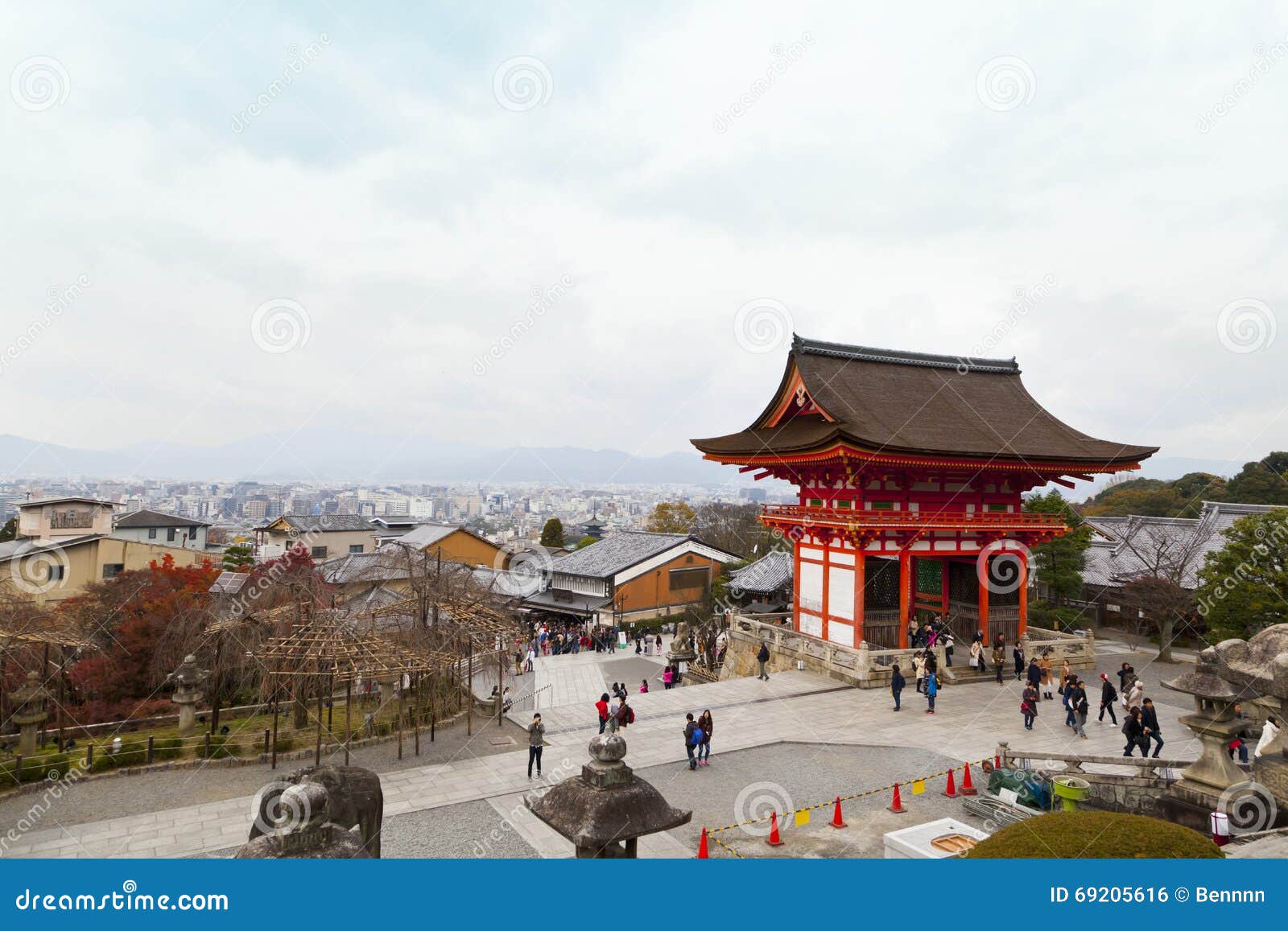 Templo de Kiyomizu-dera foto editorial. Imagen de edificio - 69205616