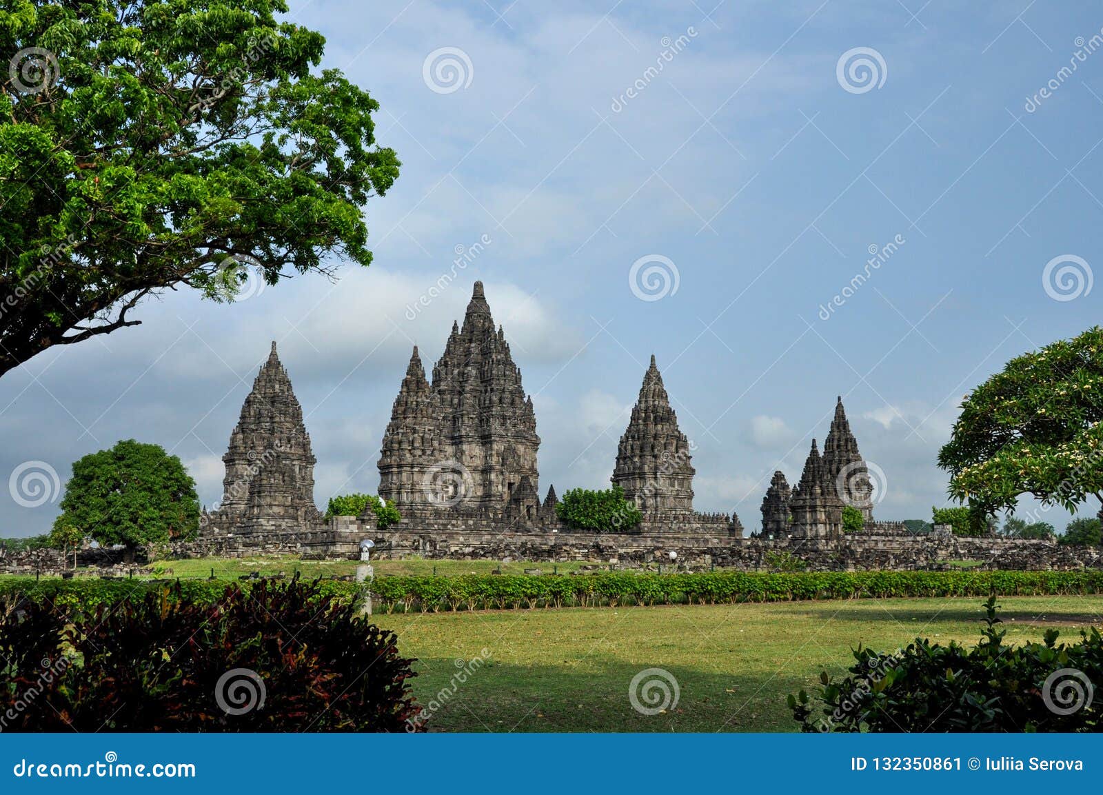 Templo De Prambanan En Java Imagen de archivo - Imagen de indonesia ...