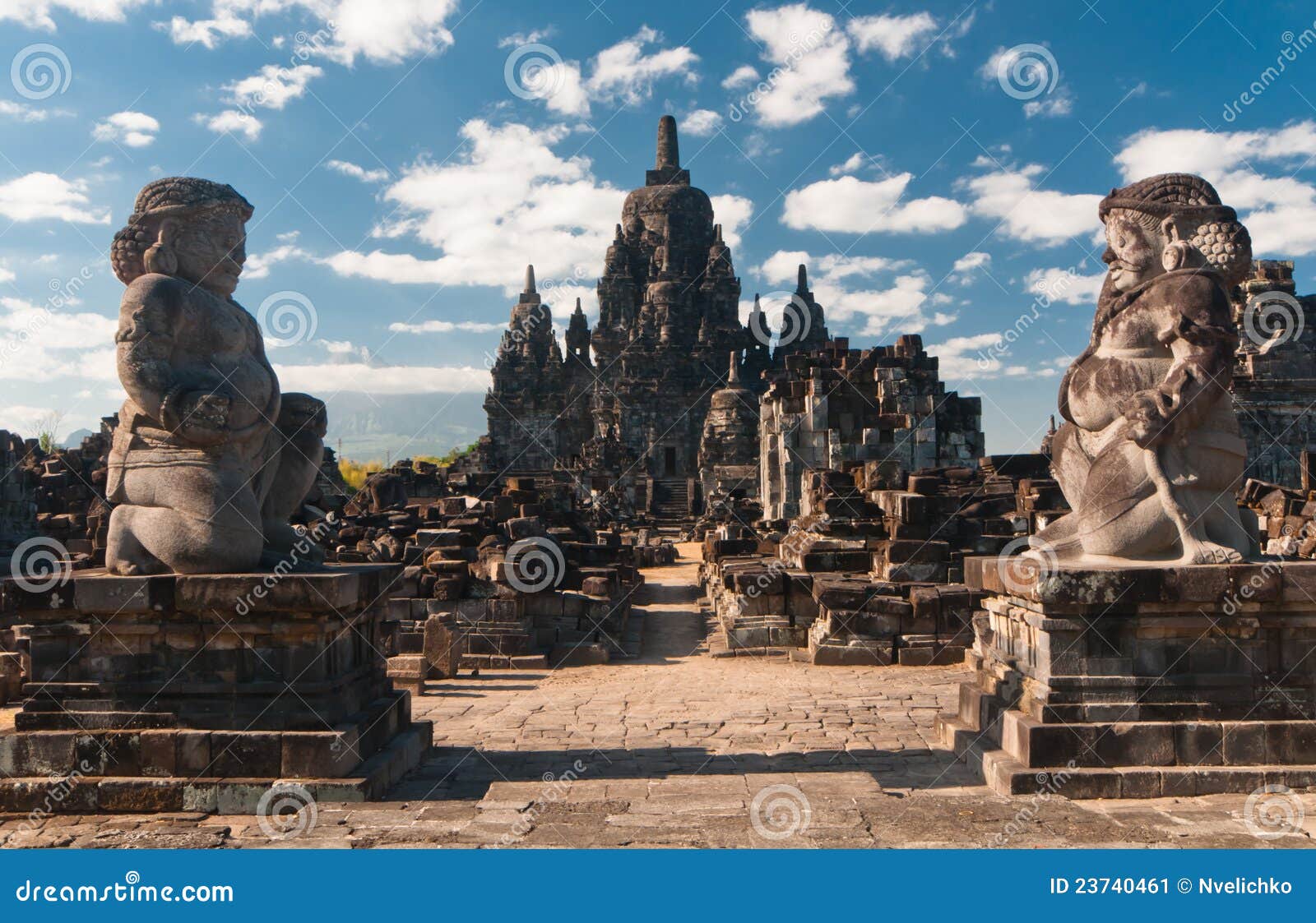 Templo De Prambanan, Java, Indonesia Imagen de archivo - Imagen de ...