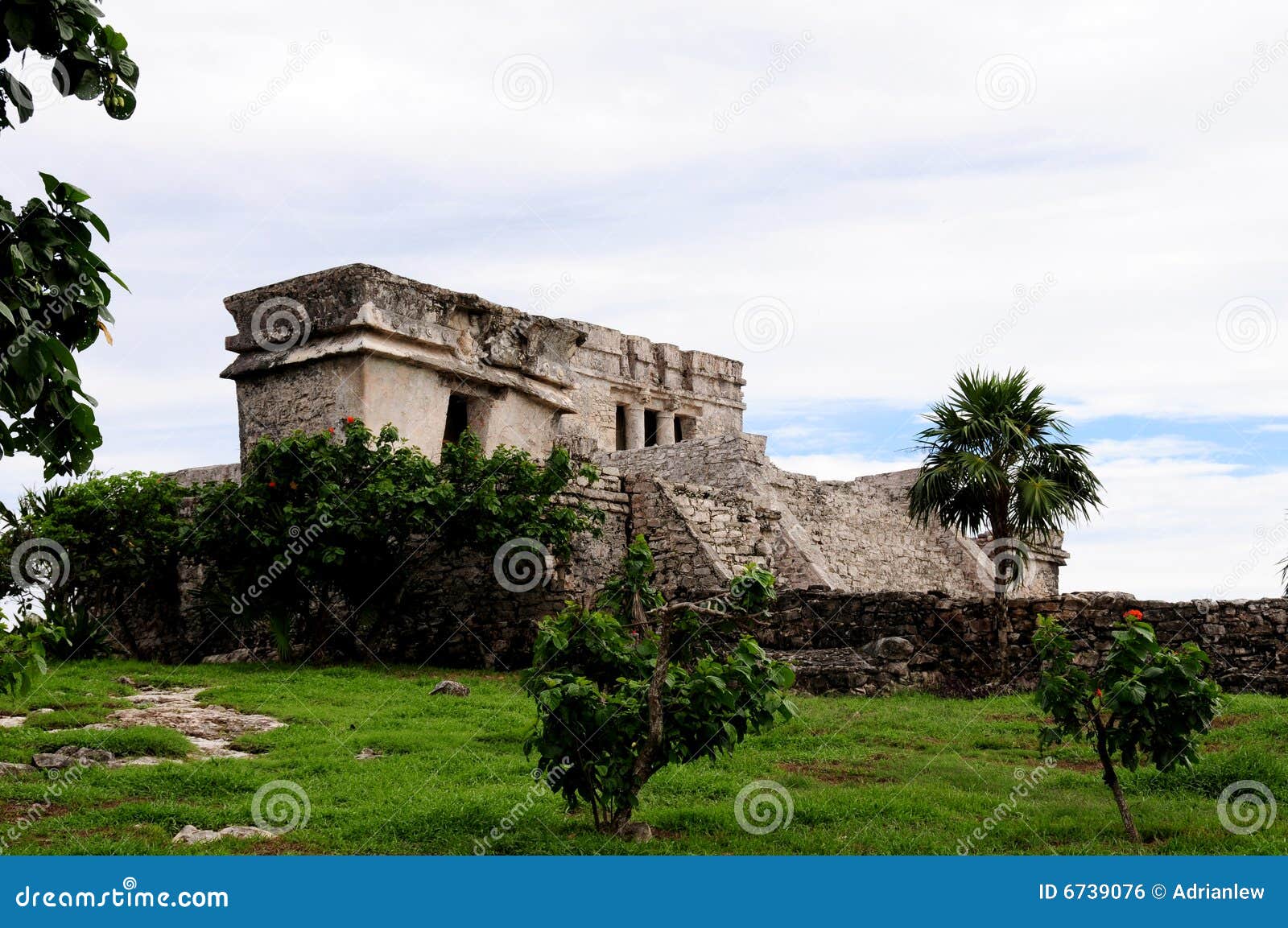 Templo de Tulum foto de stock. Imagem de templo, sereno - 6739076