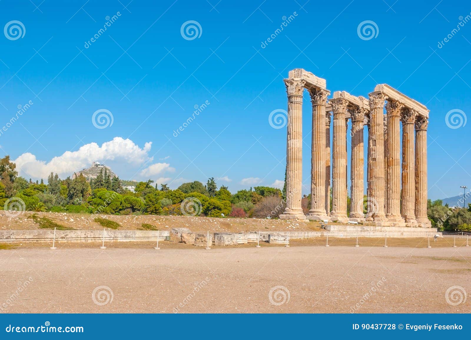 Templo de Zeus Olympian foto de archivo. Imagen de grecia - 90437728