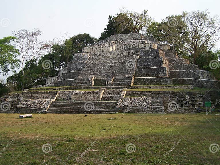 Templo del jaguar foto de archivo. Imagen de templos, sacrificio - 1211246