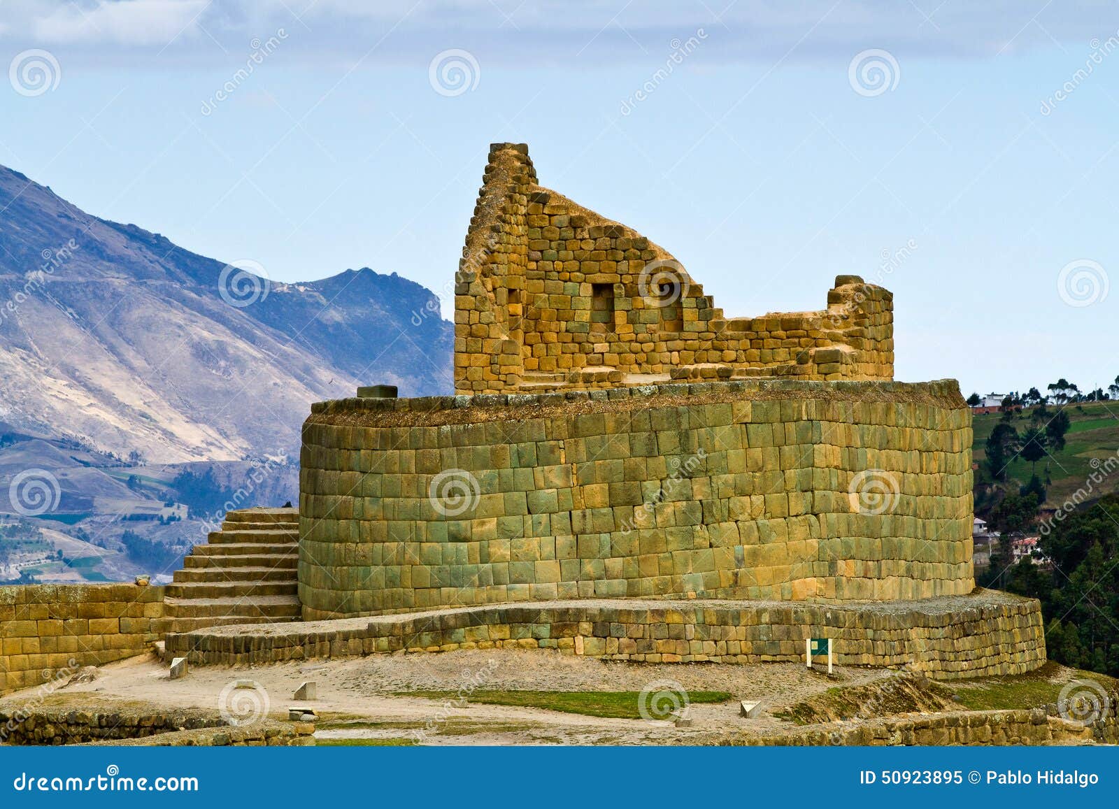 Templo Del Sol, Ruinas Importantes Del Inca De Ingapirca Imagen de ...