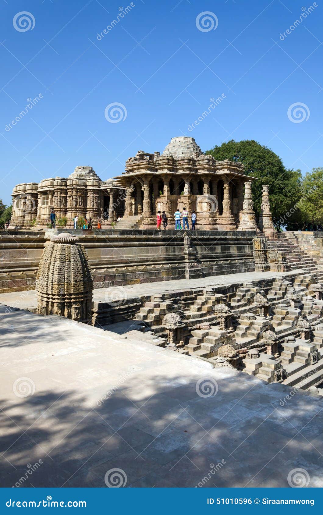 Templo Modhera De Sun Con Stepwell En Ahmadabad Foto editorial - Imagen ...