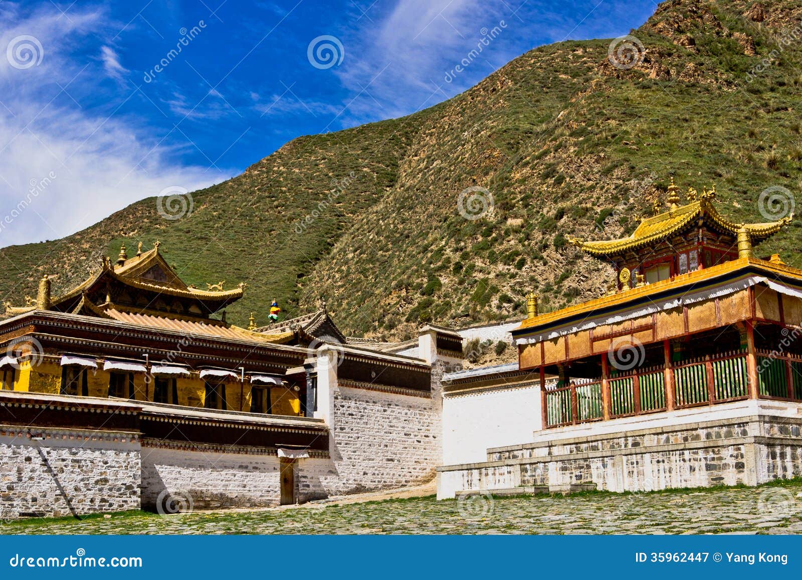 Templo Tibetano, Labrang Lamasery Imagen de archivo - Imagen de ...