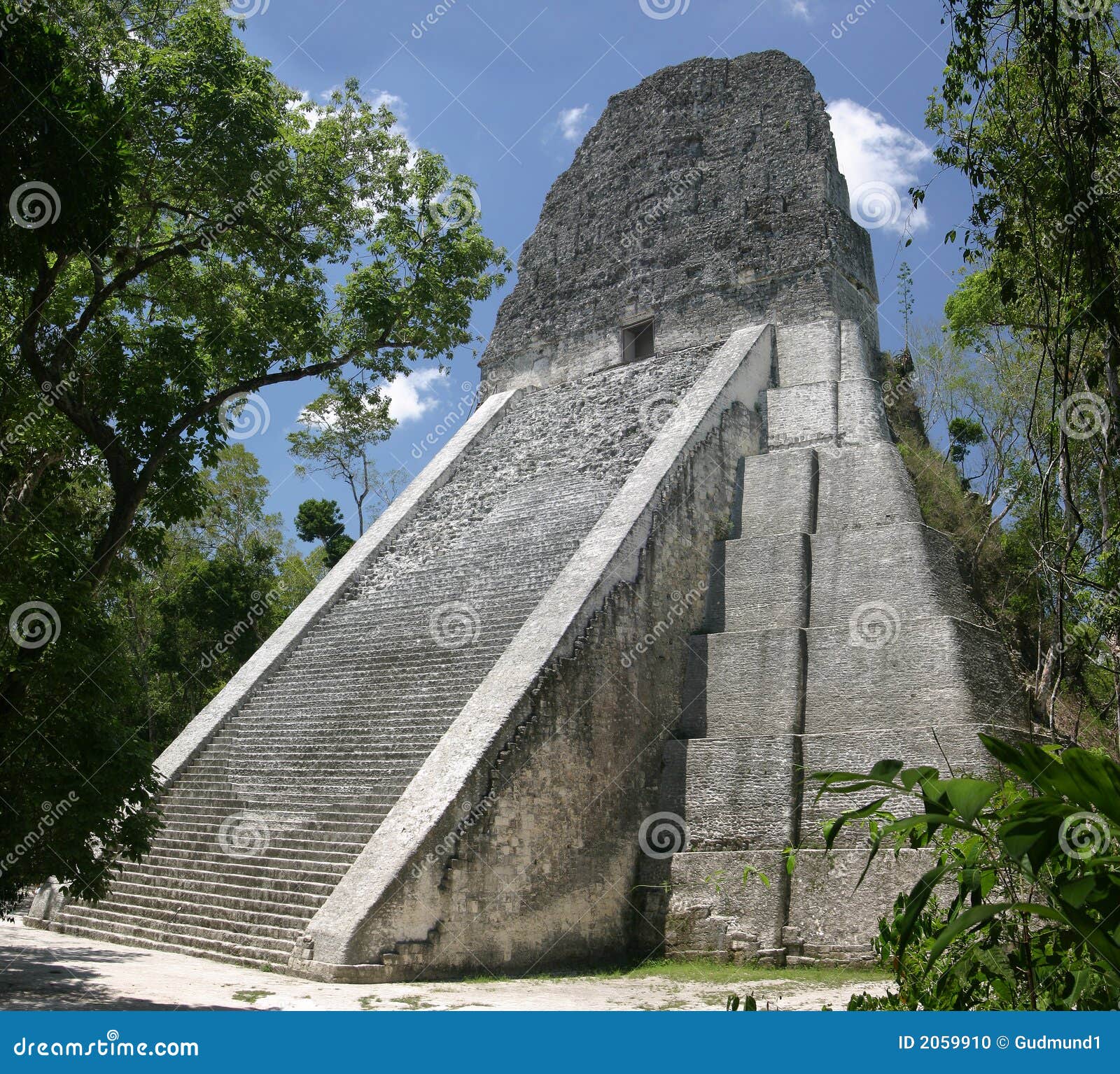 Templo V, Tikal foto de archivo. Imagen de templo, central - 2059910