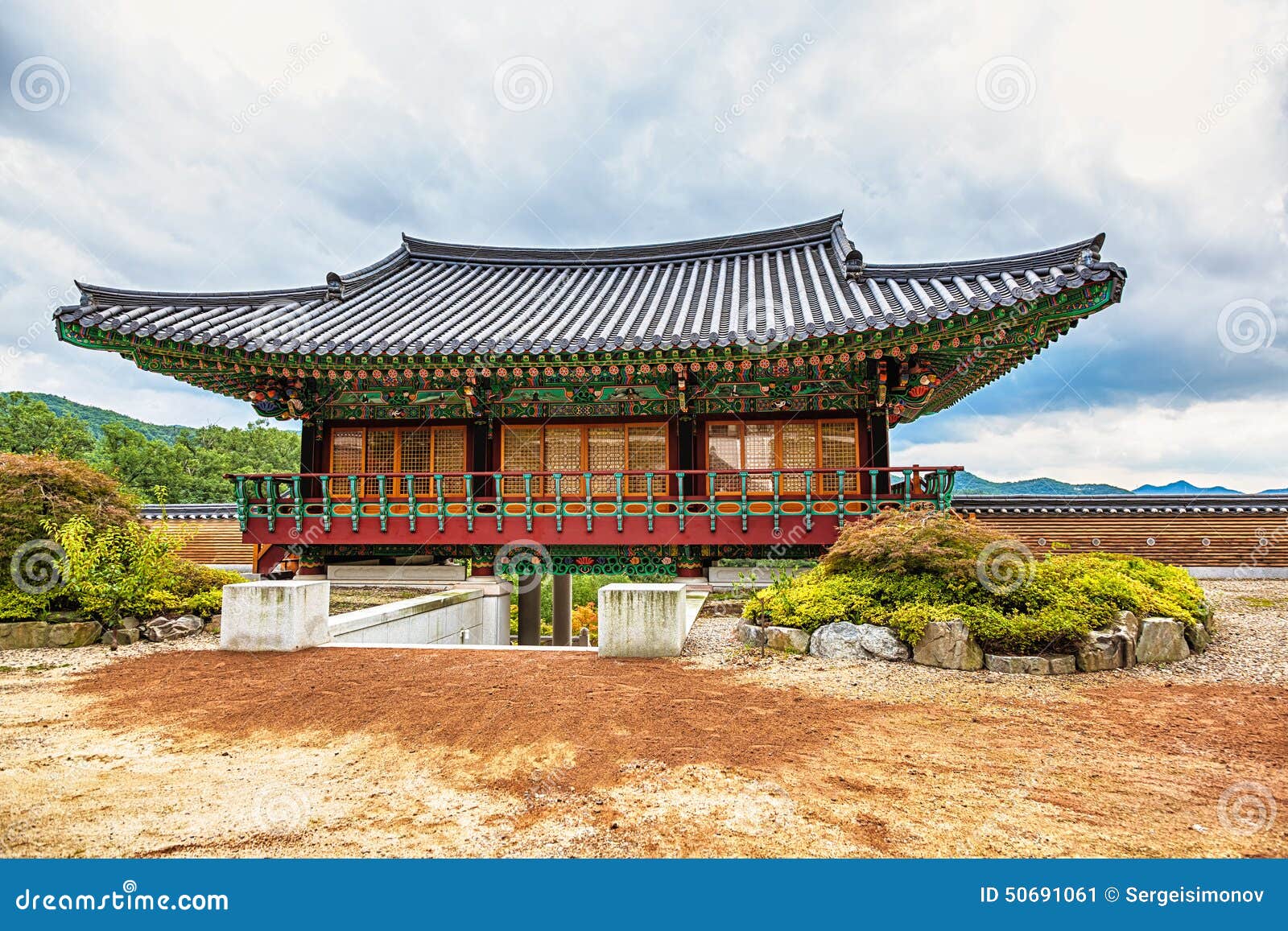Templo Viejo Del Edificio De La Arquitectura Tradicional En Corea ...
