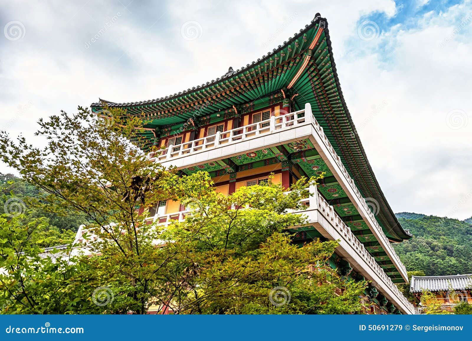 Templo Viejo Del Edificio De La Arquitectura Tradicional En Corea ...