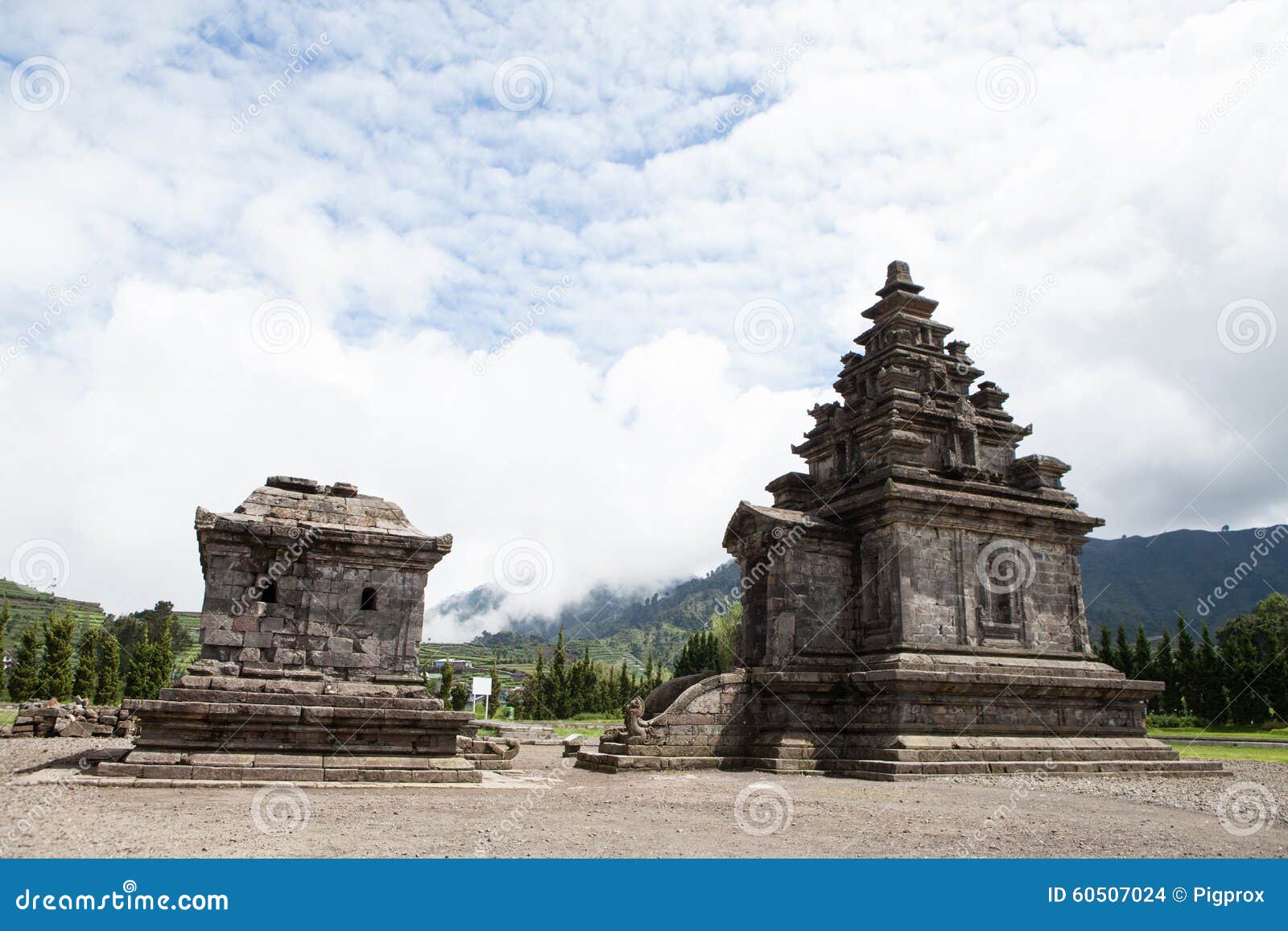 Templos Do Complexo De Arjuna No Platô Dieng Foto de Stock - Imagem de ...
