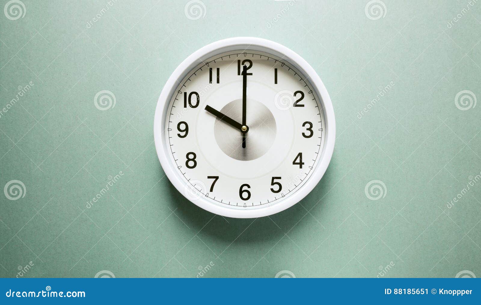 Ten o`clock stock image. Image of dial, minute, wall - 88185651