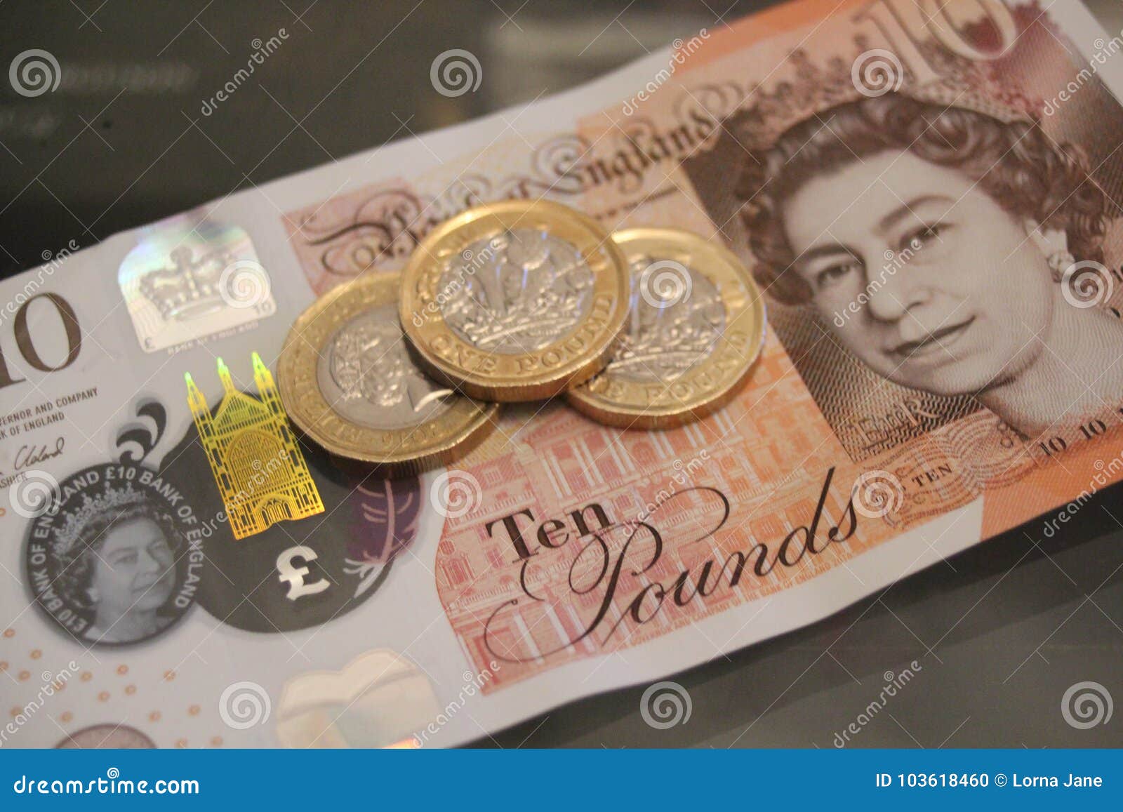 Queen Elizabeth on New Ten Plastic One Pound Coin Note Editorial Image ...