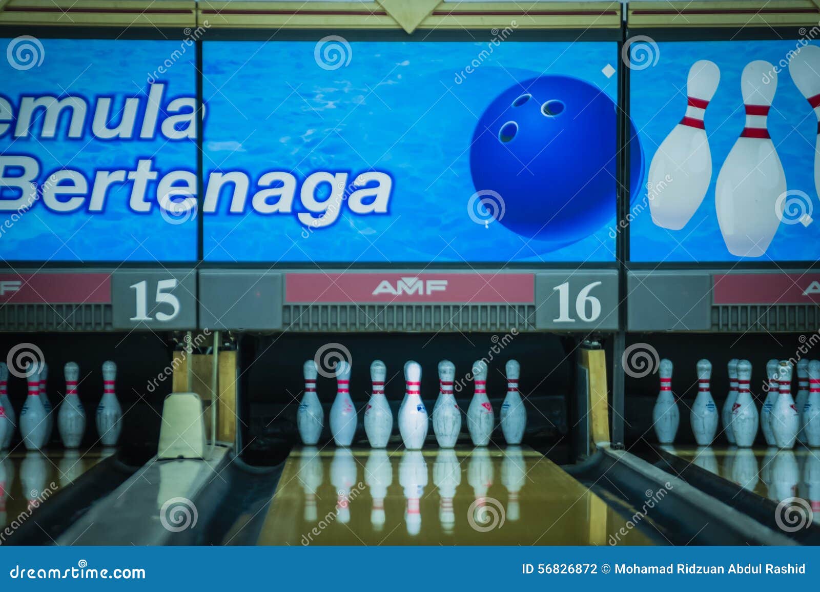 Ten Pin Bowling editorial photography. Image of pins - 56826872