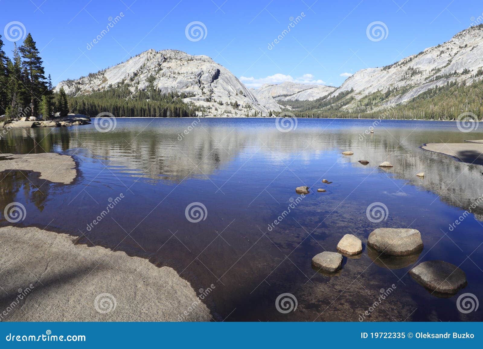 Tenaya Lake in Yosemite stock image. Image of valley - 19722335