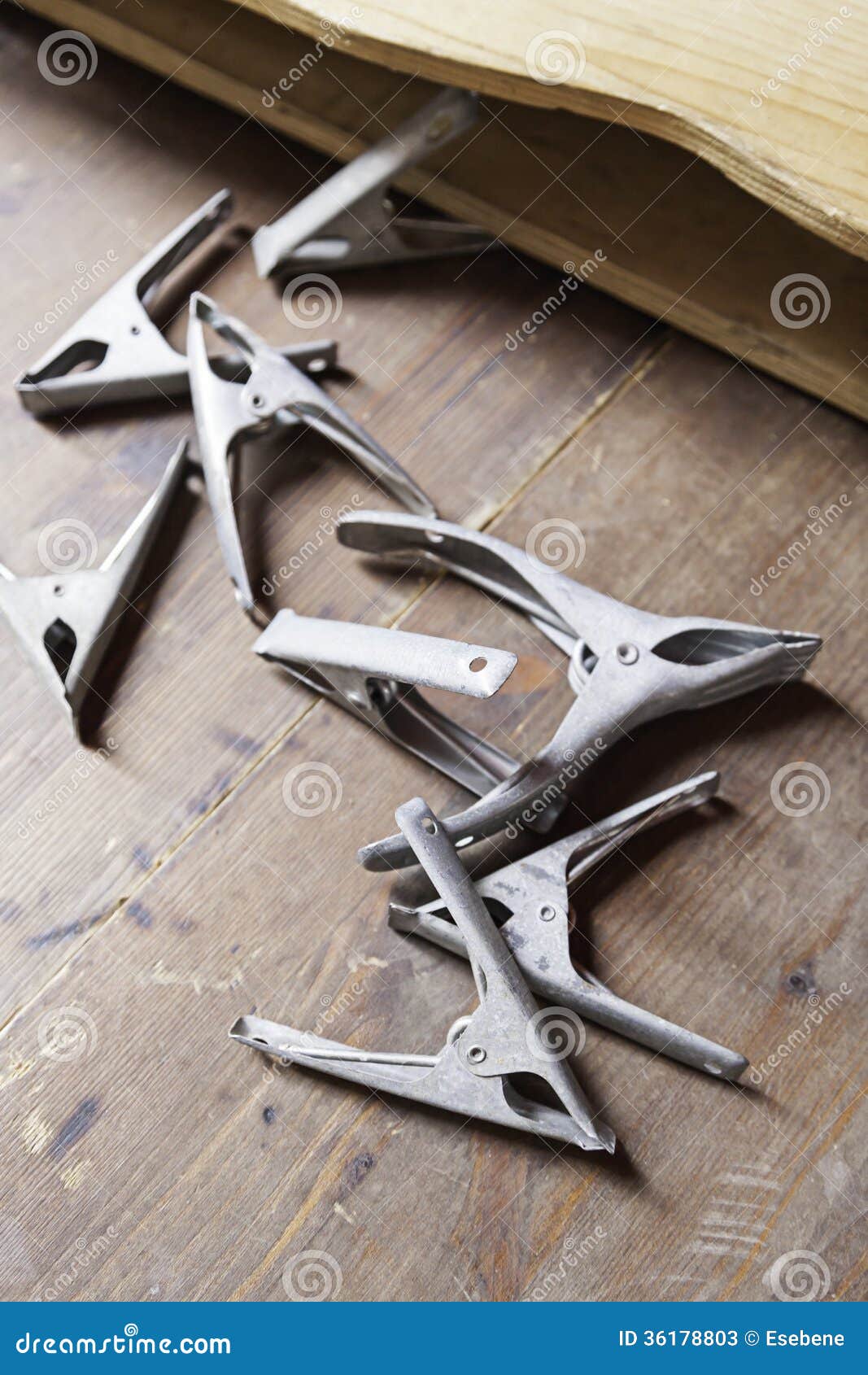 Tenazes de brasa do metal imagem de stock. Imagem de ferramenta - 36178803